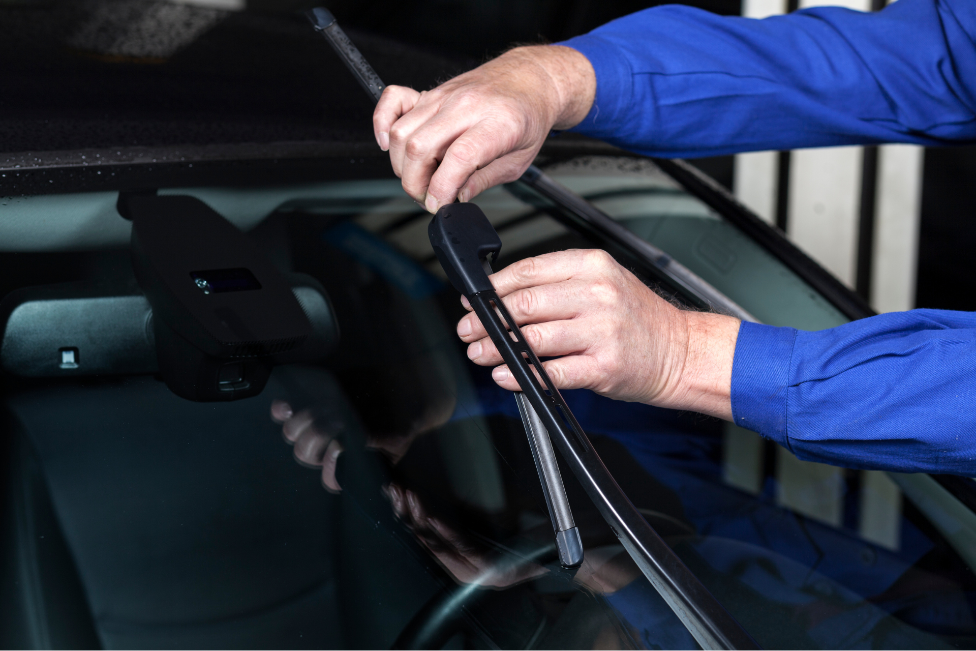 When to Replace Windshield Wipers – Easy Tips for Safer Driving